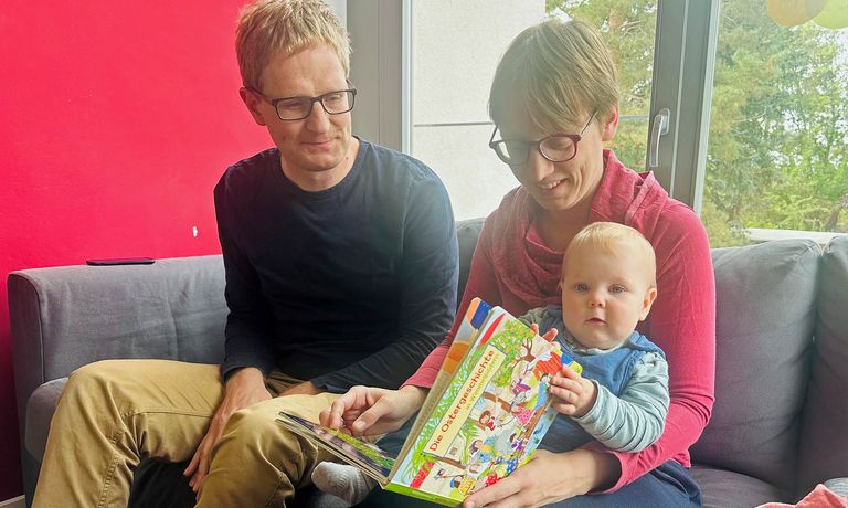 Gleichberechtigung in Aktion: Pastor Sebastian Gunkel in Elternzeit