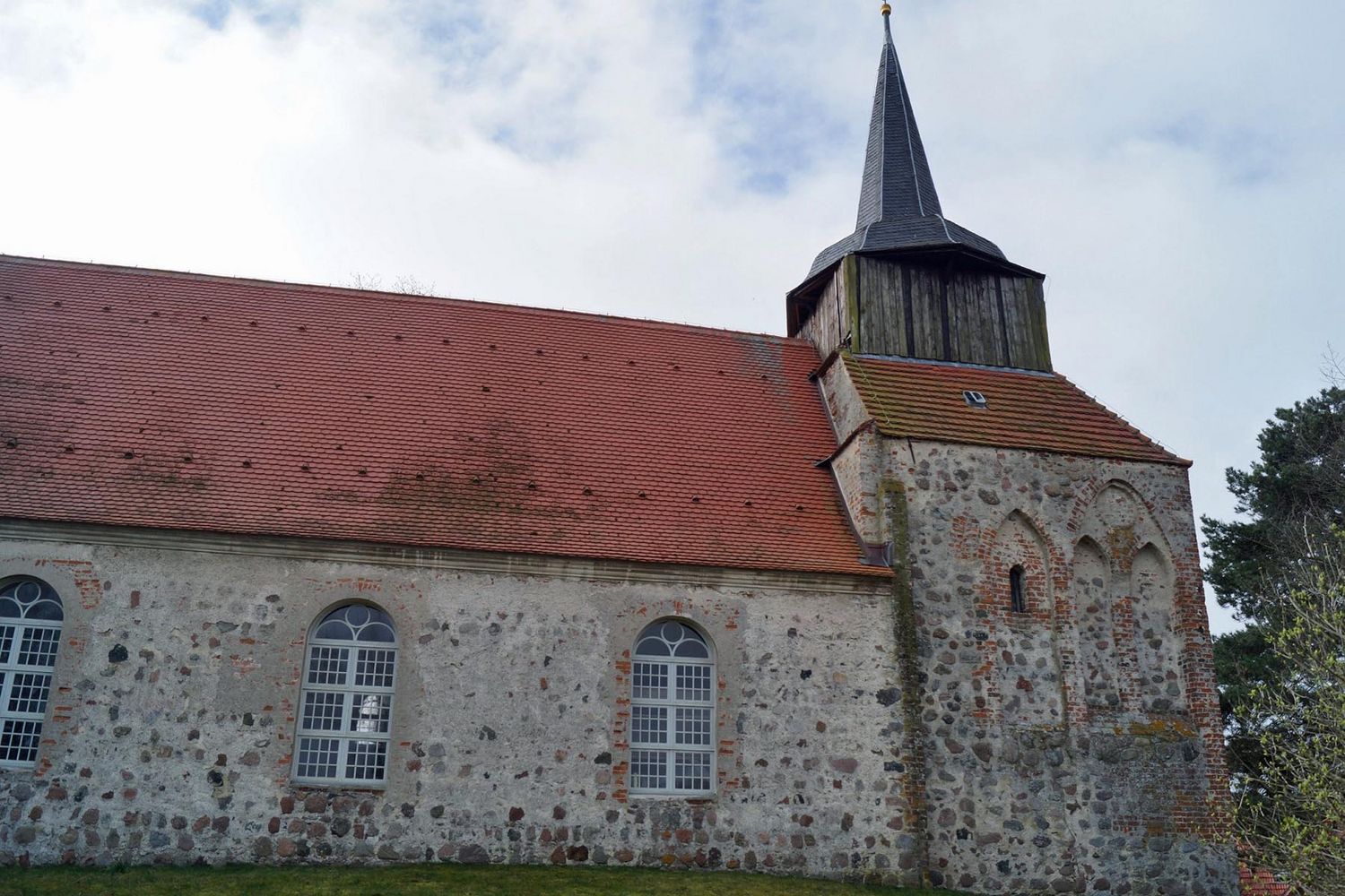 Jacobus-Kirche in Zirchow auf Usedom ist Kirche des Monats Oktober